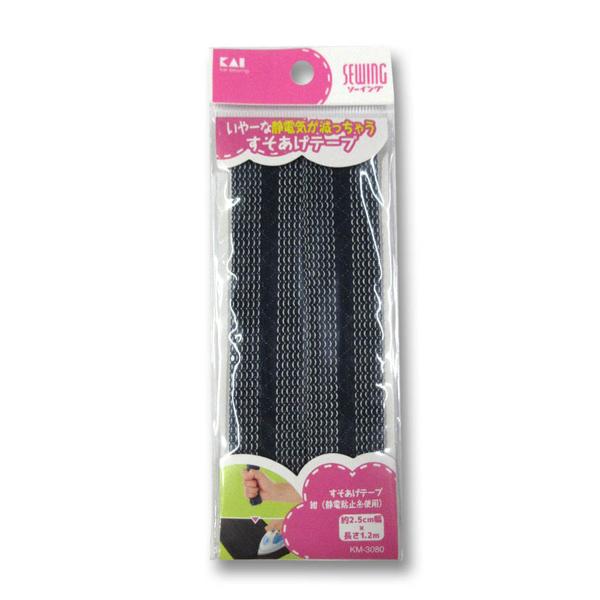 特徴： ●静電防止糸使用すそあげテープ。アイロンで簡単に接着できます。 ●スカート、スラックスやカーテンなどのサイズ直しに適しています。 ●ドライクリーニング、水洗いができます。 ●カラー：紺  使用方法： (1)テープは必要分よりも2〜3...
