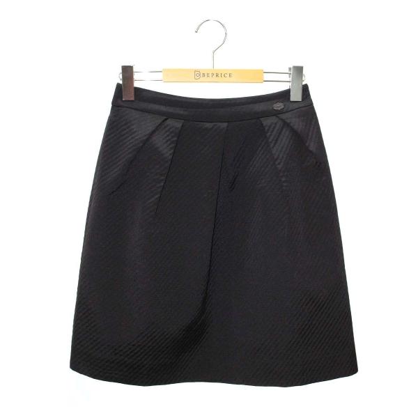 フォクシーブティック Skirt Lempika 33902 スカート 38 ブラック■ブランドフォクシーブティック■ジャンルスカート■性別タイプレディース■表記サイズ38■実寸サイズ総丈: 約52cmウエスト: 約68cm■カラーブラック...