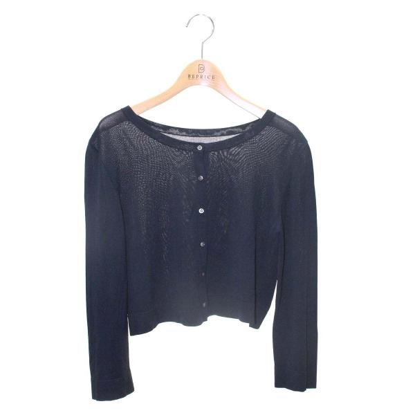 フォクシーニューヨーク アッパースタンダードカーディガン 31883 40 ブラック■ブランドフォクシーニューヨーク■ジャンルカーディガン■性別タイプレディース■表記サイズ40■実寸サイズ総丈: 約40cm肩幅: 約41cm身幅: 約42c...