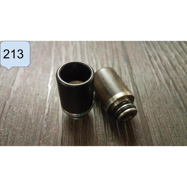 天然木を使用した510規格のハイブリッド ドリップチップです。※アトマイザーとの相性により、接続部分が緩かったり入らない場合もあります。※模様は個体ごとに全て異なります。※入数は1個です。【仕様】（mm）※高さは接続部を含みません。外径13...