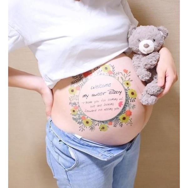 「私たちのところに来てくれた大切な天使」その感謝と待ち遠しい思いをマタニティフォトにして残しませんか。ご自宅で簡単にボディペイントシールを使っておしゃれなマタニティフォトが撮れます。台紙の大きさは縦横21cmです。安心安全の素材を使用してお...