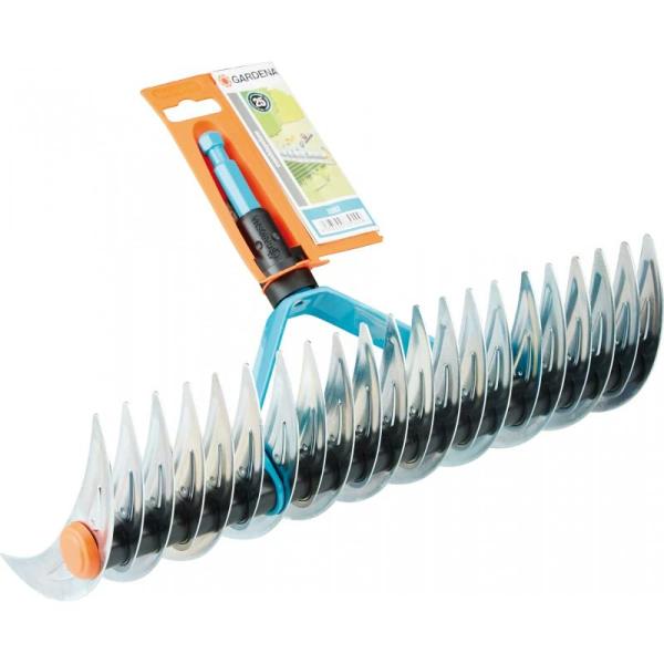 【ご購入後の当店からの連絡はご登録のメールアドレスに通知いたします。必ずご確認ください】幅：35cm用途：先の尖ったタインでコケやサッチを取り除く作業向け素材：亜鉛メッキメタル*ハンドル別売: GARDENAコンビシステムのすべてのハンドル...