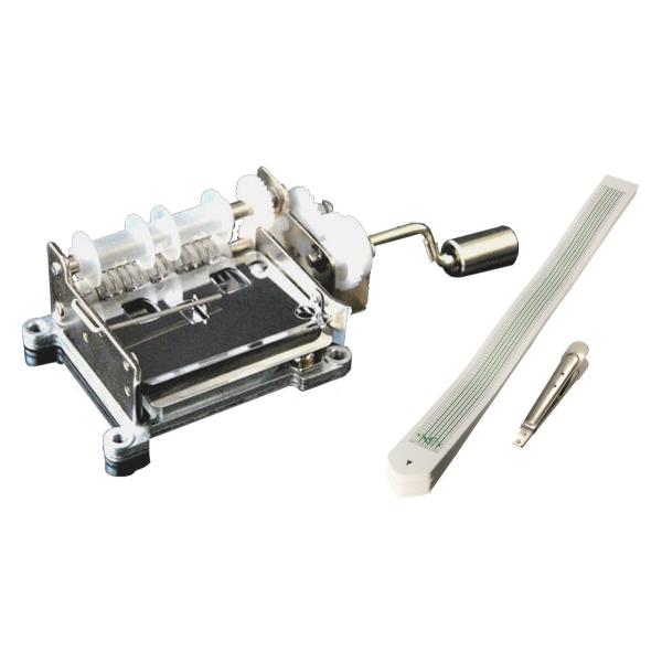 【ご購入後の当店からの連絡はご登録のメールアドレスに通知いたします。必ずご確認ください】【商品概要】自分で楽譜が作れる手作り手回しオルゴール機、1個です。創作オルゴールのセットです。そのままの見た目が雰囲気があり素敵です。15音の楽譜に穴を...