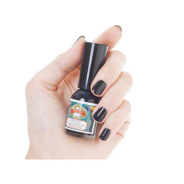 【ご購入後の当店からの連絡はご登録のメールアドレスに通知いたします。必ずご確認ください】有機溶剤を使用していないため、従来のマニキュアのような刺激臭がありません。通気性と速乾性に優れ、ベタつかず、サラッとした使い心地です。落とす際には、市販...