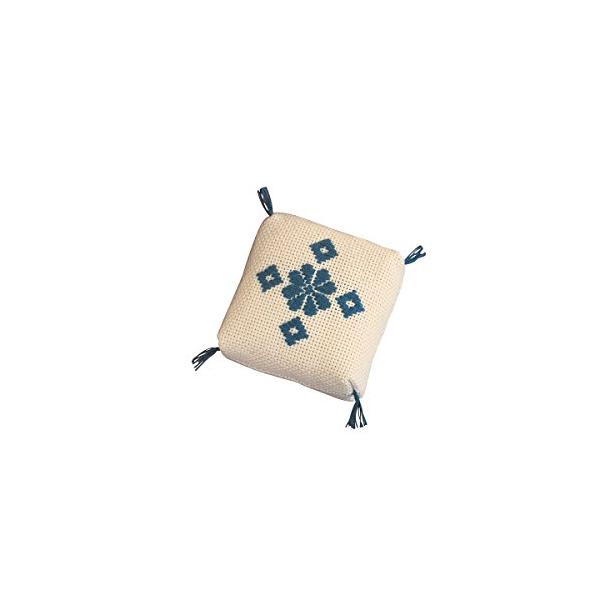 【ご購入後の当店からの連絡はご登録のメールアドレスに通知いたします。必ずご確認ください】セット内容：布（オリムパスNo.1100布コングレス）、こぎん糸、針、綿、図案付説明書用意するもの：縫い糸、縫い針、はさみ、アイロン出来上がりサイズ：約...