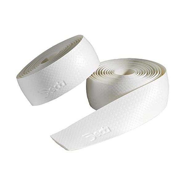 【ご購入後の当店からの連絡はご登録のメールアドレスに通知いたします。必ずご確認ください】・表面:カーボンメッシュ調 ・カラー:ホワイトカーボン ・ロゴ:エンボス 防水性、伸縮性に富むバーテープ。テープ表面にエンボス加工のロゴ入り。エンドキャ...