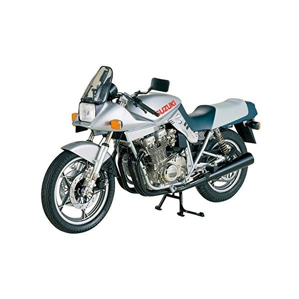 【ご購入後の当店からの連絡はご登録のメールアドレスに通知いたします。必ずご確認ください】組み立て塗装が必要なプラモデル。別途、接着剤や工具、塗料等が必要。1/6スケール未塗装プラスチック組み立てキット完成時サイズ:全長375mm先鋭的な形を...