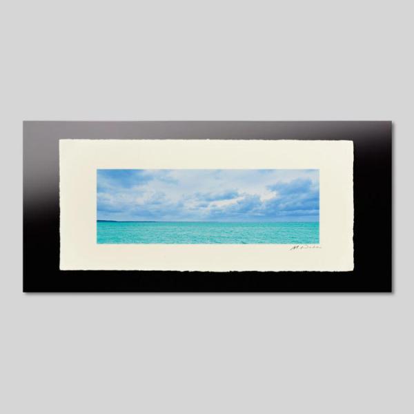 写真家によってオリジナルで撮影された、本格ピクチャーアート「IGREBOW」。IGREBOWの写真は全て撮り下ろし、プリントも写真家の手によって制作されたオリジナルプリントです。この作品は日本 沖縄 宮古ブルーの海のもの。■製品情報材質 手...