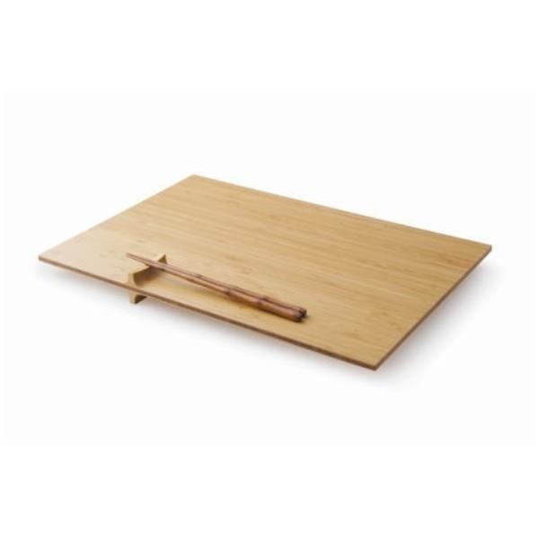 箸置きを一体化したトレイ、竹製ランチョンマットです。倉敷で作るバンブーコレクション、TEORI(テオリ)。岡山・倉敷の工房で竹集成材のデザイン・作成をしている日本のメーカーで、社名のテオリの由来はドイツ語で「基本・原点・初心」。環境・エコ素...