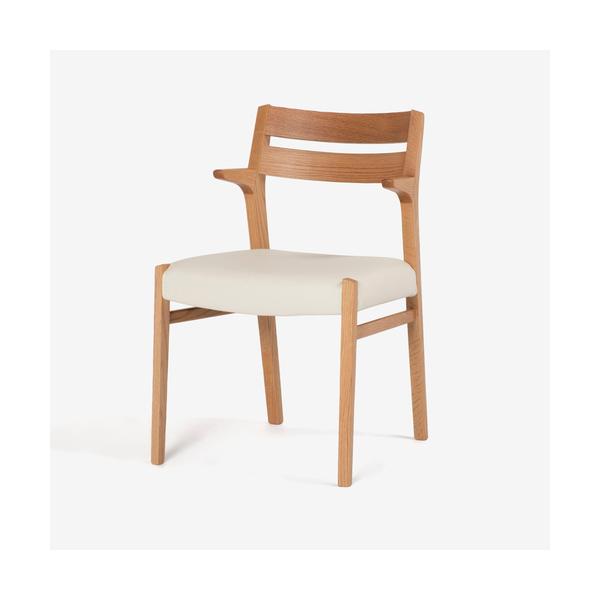 大塚家具 ダイニングチェア（半肘付き）「シネマ」レッドオーク材ホワイトオーク色 座面PVCアイボリー ※別売布カバー全9色 448