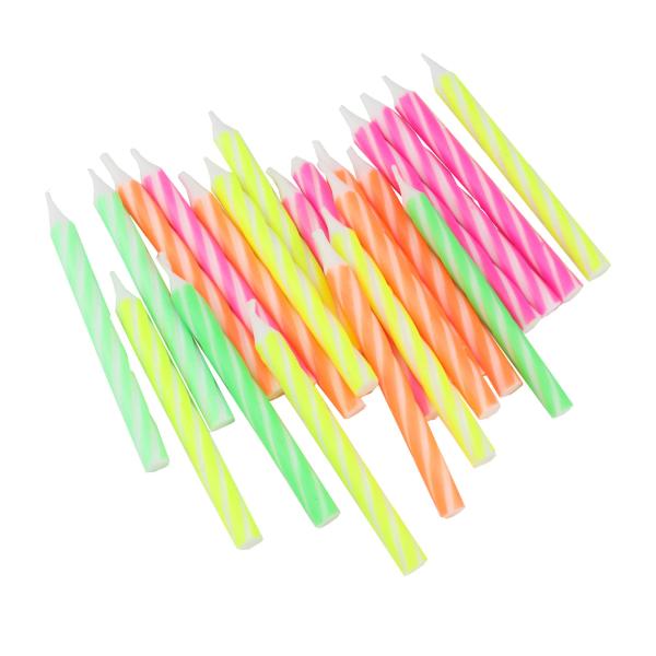 ・各パックに24本のキャンドルが入っています。・誕生日パーティーでケーキの上に置くのに最適です。・ネオンパープル、オレンジ、イエロー、グリーンのキャンドルが含まれます。・キャンドルの高さは2.5インチです。・キャンドルの完全性を保つため、涼...