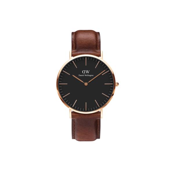 ・Refined Craftsmanship - Designed in Sweden, this Daniel Wellington Classic St. Mawes men's watch features a 40mm rose-g...