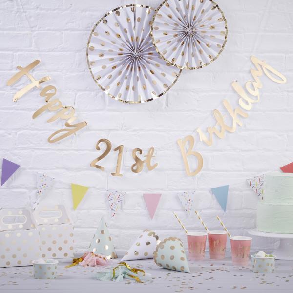 ・Hang with other Buntings within the pick and mix range to create a cute 21st party set-up! the stunning Gold foil shine...