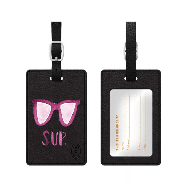 Centon OTM Essentials（セントン）のブラックレザーバッグタグ。SUP Hottieのポップなデザインが映えるおしゃれなタグで、バッグやリュックにさっと取り付けるだけで個性をアピールできます。本革素材を使用した上質な仕上が...
