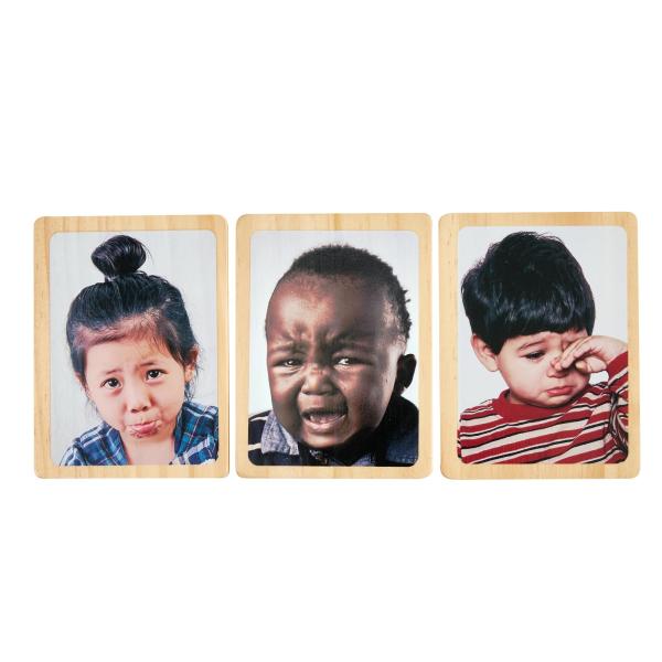 ・HELPS CHILDREN RECOGNIZE AND IDENTIFY EMOTIONS: Toddlers love looking at pictures of toddlers! Specially selected photo...