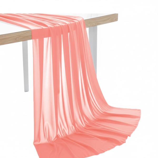 MDSのシフォン生地（ポリエステル100%）を幅約107cm×70ヤード（約64m）の1ロールでお届けします。柔らかくドレープ感があり、ウェディングの背景装飾・アーチ・ドレス・ブライダルDIYに最適。手洗いまたは洗濯機の手洗いコースで洗えます。