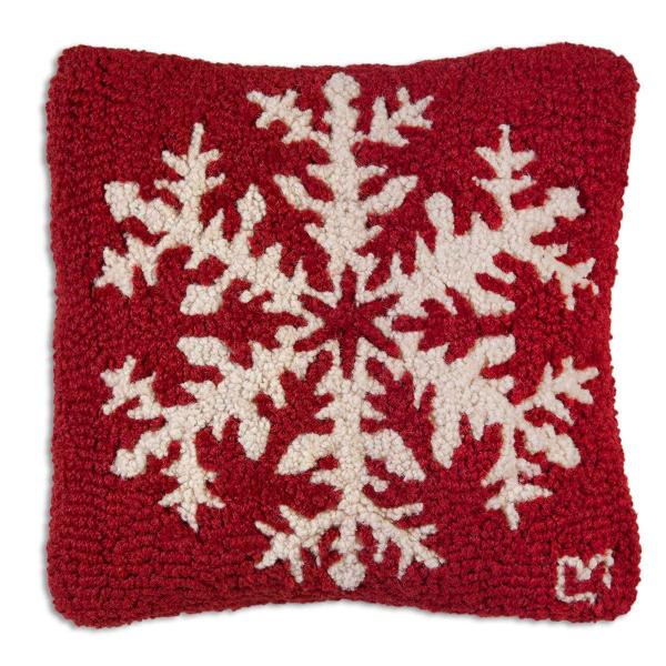 ・HANDCRAFTED QUALITY: Our natural wool 14 x 14 Christmas Red Pine Flake pillow is hand hooked by skilled artisans who cr...