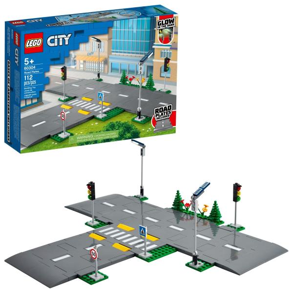 ・Customizable LEGO City - Features a set of LEGO city town center road plates for kids to build their own road network l...
