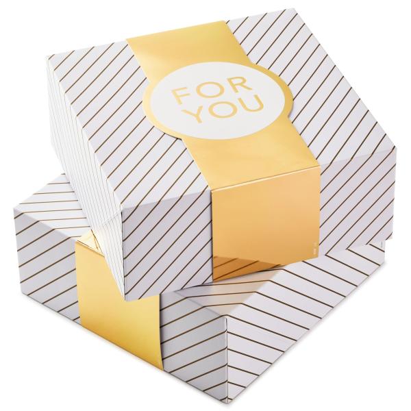 ・PACK OF 2 BOXES: Each large gift box in this set of 2 measures approximately 10" by 10" by 4"・ELEGANT DESIGN: Pair of m...
