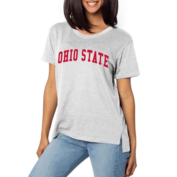 ・This classic short sleeve silhouette has just the right amount of fashion details!・Hi-low bottom hem with side slits an...