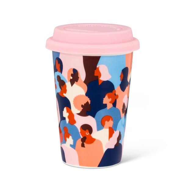 ・お揃いのシリコン蓋が付いたこの白いマグカップは、世界中の女性の多様性を示す美しいパステルカラーのグラフィックパターンが特徴です。・このスタイリッシュなカラフルなテイクアウトカップで、外出先でコーヒーや紅茶を楽しみながら、女性の力と団結を祝...
