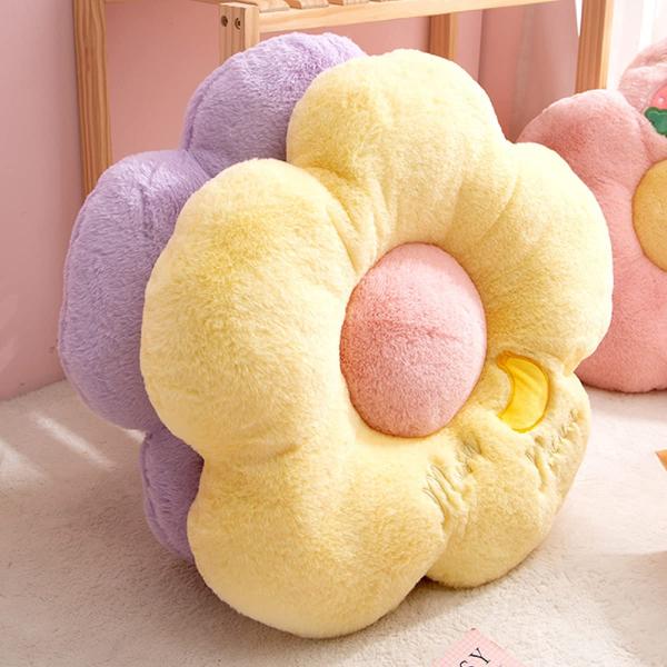 ・**Cozy Comfort** -? This super-soft multi-purpose cushion adds a touch of decorative flair to any bedroom and makes a g...