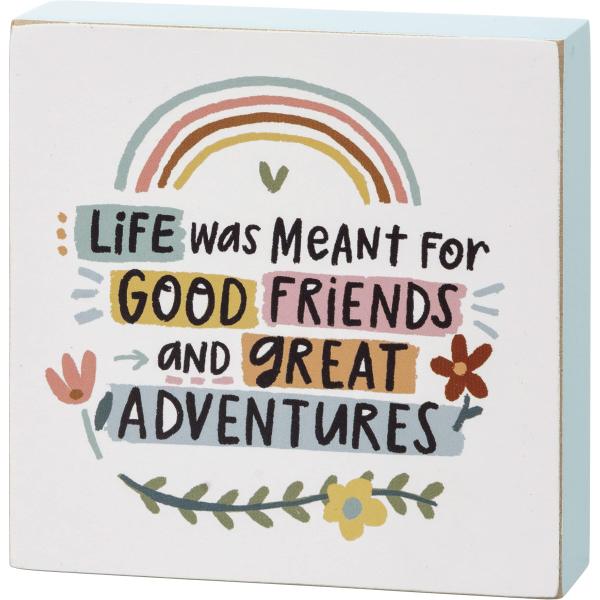 ・「Life Was Meant For Good Friends And Great Adventures」のメッセージを刻んだ木製サイン。<br>・Primitives by Kathy（米国）のナチュラルウッド製インテリア...