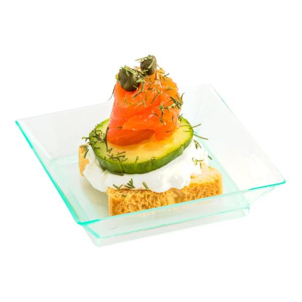 ・PREMIUM PLASTIC CONSTRUCTION: These mini appetizer plates are made of premium plastic that is sturdy and durable and wo...