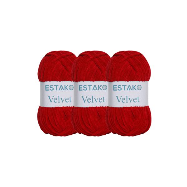 ポリエステル100%のベルベット調シェニール超極太毛糸です。レッドカラーで3玉セット（合計300g・約396m）の販売です。1玉100g・約120m。推奨棒針：10.5号（6.5mm）、かぎ針：7号（4.5mm）。ベルベットのような滑らかな...
