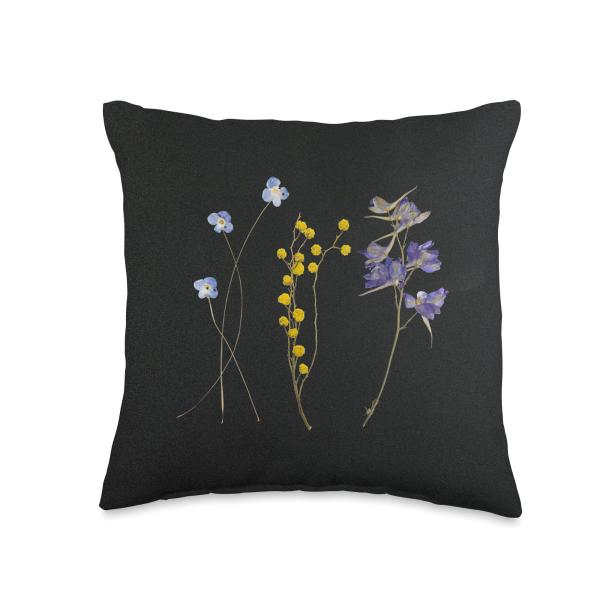・Simple and Dreamy Flower Scene. Bouquets and blossoms bursting with beauty and promise! Forget-me-nots, lavender, purpl...