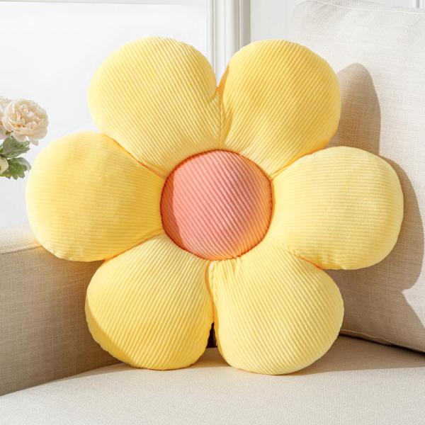 ・Three-dimensional flower shape design: The daisy throw pillow, each petal is filled with fullness, supporting force, co...