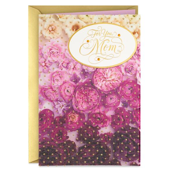 ・お母様への感謝の気持ちを教えてくれるカードで、お母さんにとてもハッピーな誕生日を祈りましょう。・カバーは紫と白の花の背景が特徴で、ゴールドのグリッターがアクセントになっています。 装飾された飾り板には「For you, Mom」と書かれて...