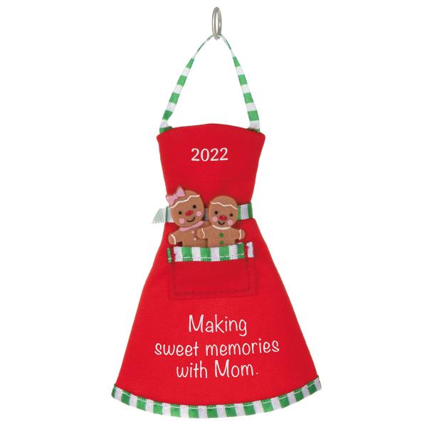 ・Share the special bond between mother and child with this Memories With Mom Keepsake Christmas ornament. Features a fab...