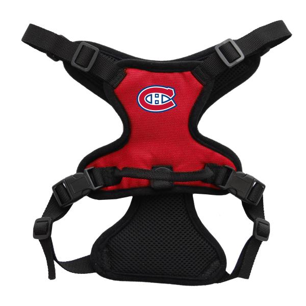 ・100% Polyester・Adjustable clips in front for a secure fit・D-ring for leash・Cushioned, breathable material for pets comfort