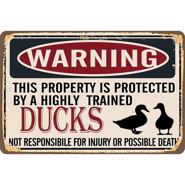 「Warning: Property Protected by Ducks（アヒルが守る私有地）」のユーモアあるメッセージが入ったレトロ調アルミ製メタルサイン（約20×30cm）。防錆アルミニウム製で屋内外どちらにも対応。日光・雨・悪天候で...