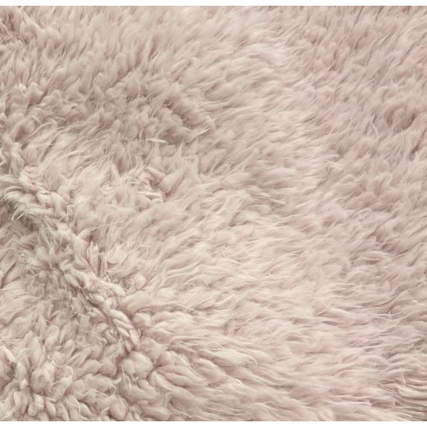 モンゴリアンショートパイル調のフェイクファー生地です。柔らかい肌触りで、ファースーツ、コスプレ衣装、撮影小物、装飾クッション縁取り、手芸用途に使用できます。・素材: アクリル80%、ポリエステル20%・カット幅: 本商品はスウォッチ（約6×...
