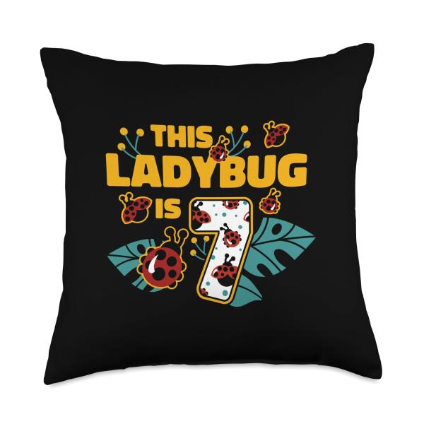 ・Birthday design. Design with the English quote "This ladybug is 7".・100% spun-polyester fabric・Double-sided print・Fille...