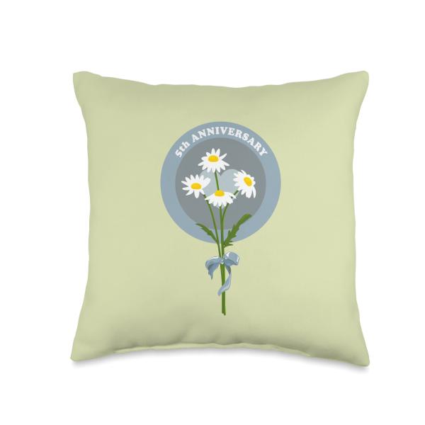 ・A vector illustration of a bunch of daises tied up with a bow. These flowers represent a wedding anniversary or another...