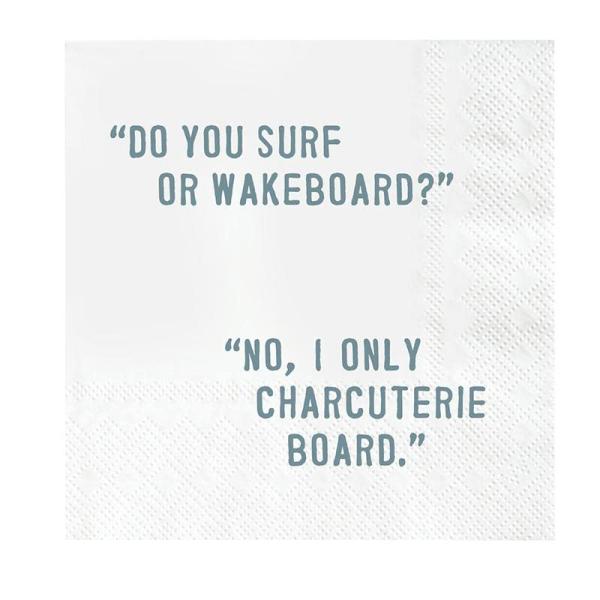 ・飲料用ナプキン 使い捨てホワイトとブルーのペーパーナプキン。・20枚パック。各サイズは5インチの正方形です。・ホワイトナプキン 「サーフィンやウェイクボードですか?」 「いいえ、私はシャルキュトリーボードだけです。」・前菜、カクテルなどに...