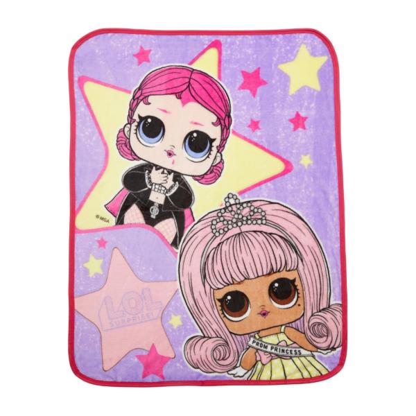 ・ITEM INCLUDES (FOR AGES 3 AND UP): Included is super soft throw measuring 40" (W) x 50" (L). Perfectly sized to snuggle...