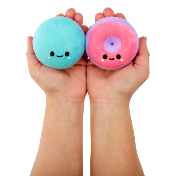・3 WAYS TO PLAY: Pull it! Reveal it! Squish it!・SURPRISE CHARACTER REVEAL: Pull the outer layer of both of your Fluffie ...