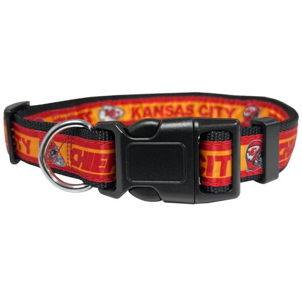 ・安全なペットカラー:ペットファーストカラーの品質は向上し続けています! 光沢があり派手な色がより安全で目立ちます。 熱で適用されたチーム名とロゴは、耐久性を高めながら、より詳細になりました! お揃いのペットリーシュと他のペットアクセサリー...