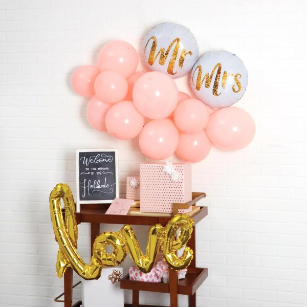 ・Blush Elegance: Add an elegant touch to your wedding decor with the Wedding Mini Balloon Arch Kit, featuring 12 blush p...