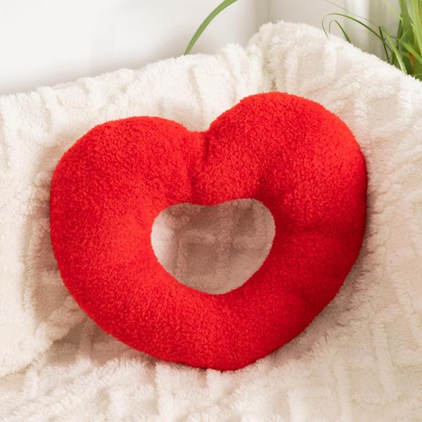 ・Soft Material: The hollow heart shaped pillow,cute throw pillows for bed,kids throw pillows is made of short plush, fil...