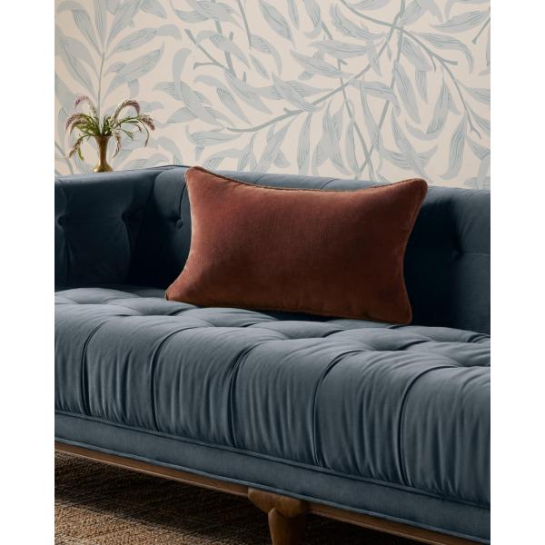 ・Liza is a cinnamon red velvet throw pillow from Chris Loves Julia x Loloi framed with piped edges.・The pillow cover is ...