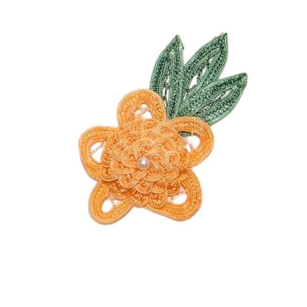 ・Floral motif with foliage accents for an intricate, detailed design.・Each applique measures 3 3/4" x 2 1/2" for signifi...
