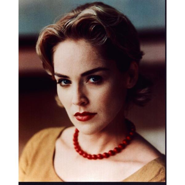 ・Title - Sharon Stone In Yellow Top And Red Necklace In Diabolique・Product Type - Photo Print・Paper Size - 8 x 10・Licens...