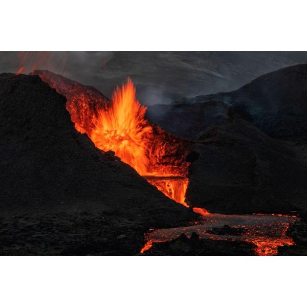 ・タイトル：From The Bowels Of The Earth\n・種別：ファインアートプリント\n・用紙サイズ：24×18インチ\n・ライセンサー：1x - Pictufy\n・アーティスト：Bragi Ingibergsson