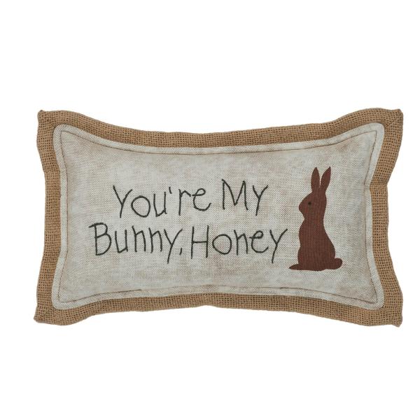 ・カントリーキャラクターの原始的な魅力:VHC Brands Spring In Bloom You're My Bunny Honey Pillow 7x13は、素朴な魅力とカントリー風のデザインをシームレスにブレンドし、伝統的なホームス...