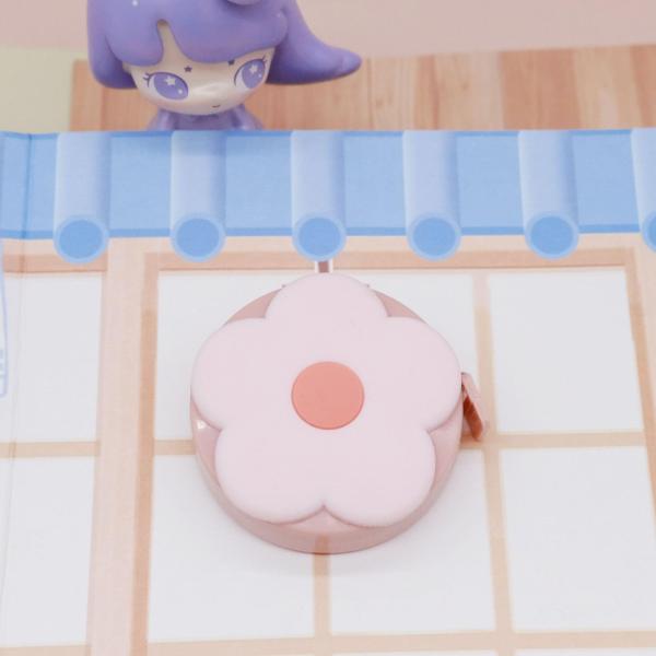 ・万能な測定ツール:ボディ、縫製、クラフトなどのための60インチの格納式巻尺。・【柔らかく柔軟】柔らかい素材で作られており、曲線や輪郭を簡単に巻き付けることができます。・コンパクトでポータブル:格納式のデザインで、ポケットに簡単に収まり、外...